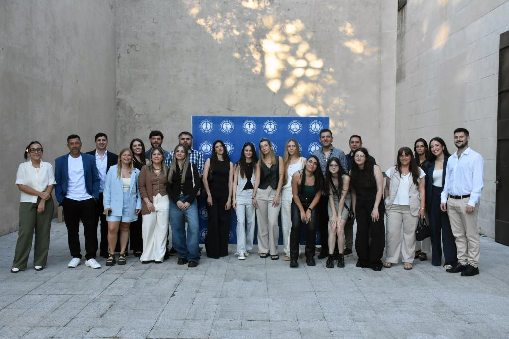 Egresados de Arquitectura y Diseño celebraron su paso a la vida ...