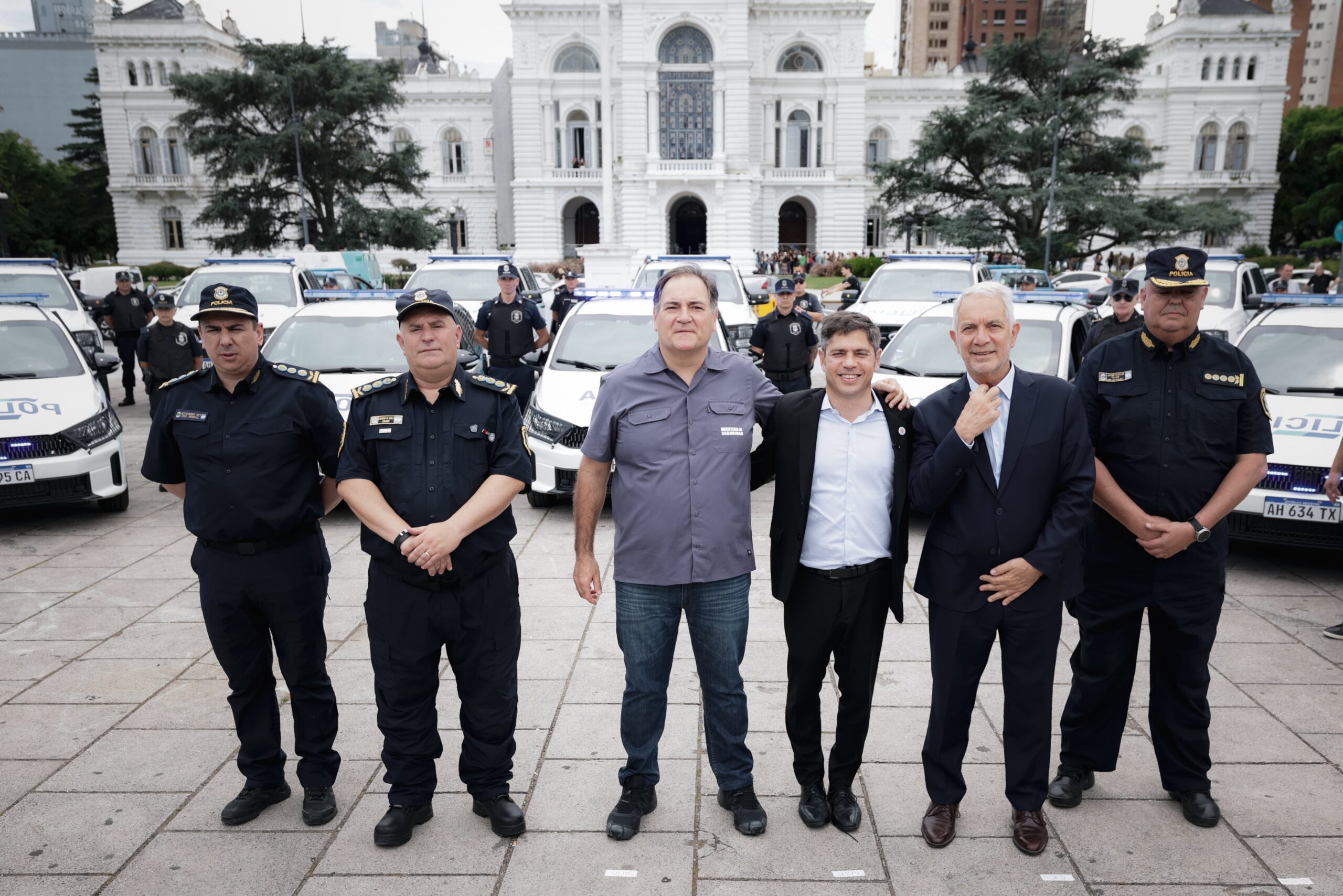 Kicillof entregó 40 nuevos patrulleros para fortalecer la seguridad de ...